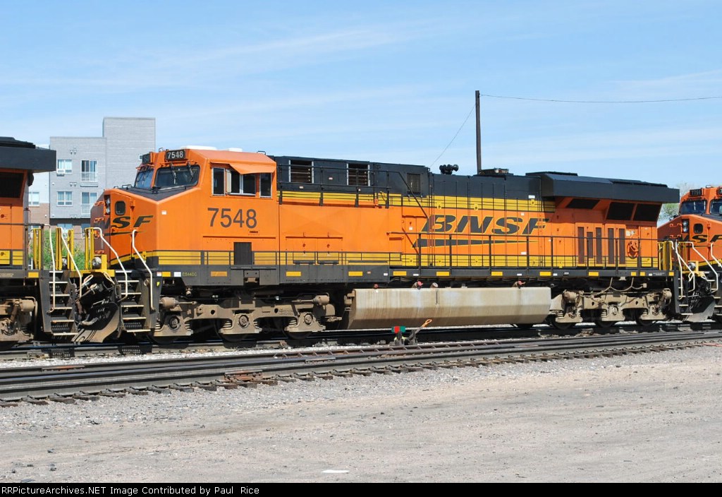 BNSF 7548